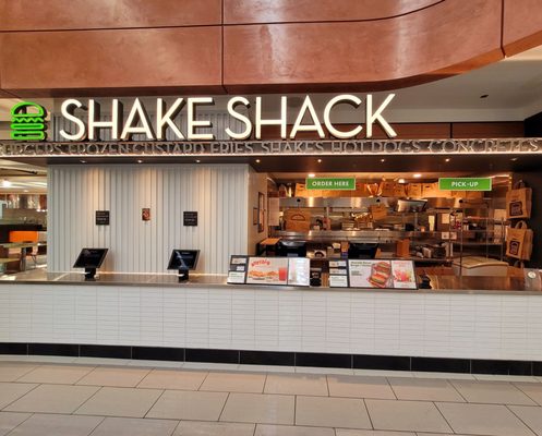 SHAKE SHACK WESTFIELD CULVER CITY - Updated June 2025 - 46 Photos & 37 ...