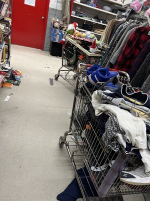 VILLAGE DISCOUNT OUTLET - 15 Photos & 96 Reviews - 4898 N Clark St ...