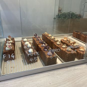 KREAM DESSERT - Updated July 2025 - 104 Photos & 47 Reviews - 526 Yonge ...