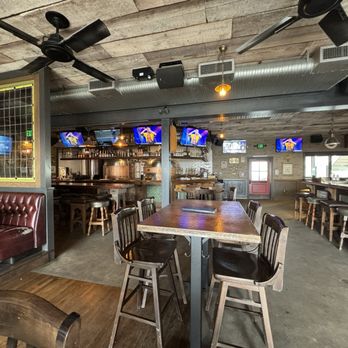 HELMSMAN ALE HOUSE - Updated March 2025 - 566 Photos & 628 Reviews ...