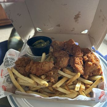 CLUCKERS - Updated June 2024 - 131 Photos & 82 Reviews - 600 S Center ...