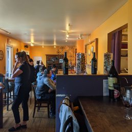 THE GRAPE TAP - Updated June 2025 - 161 Photos & 206 Reviews - 322 N ...