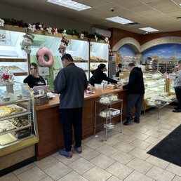 DELUXE ITALIAN BAKERY - Updated July 2025 - 54 Photos & 80 Reviews ...