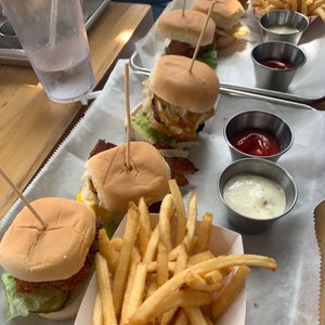SLIDER INN - DOWNTOWN - 88 Photos & 59 Reviews - Burgers - 363 Mulberry ...