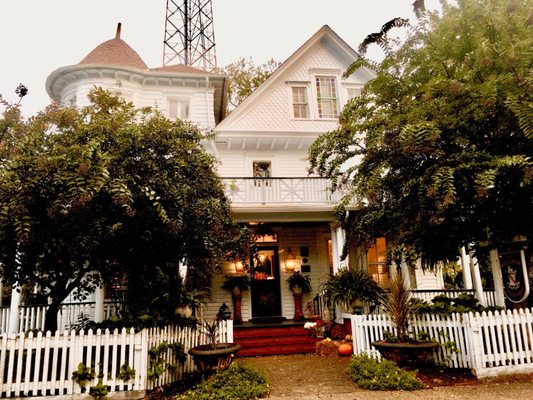 WHITE DOE INN - 180 Photos & 50 Reviews - Bed & Breakfast - 319 Sir ...