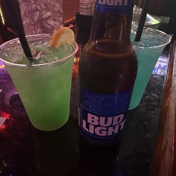 THE STATION SPORTS BAR AND GRILL - Updated December 2025 - 107 Photos ...