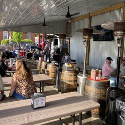 OFF THE RAILS BARBEQUE AND DRAFTHOUSE - Updated December 2025 - 142 ...