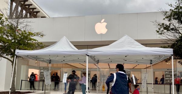 APPLE ST. JOHNS TOWN CENTER - Updated November 2024 - 106 Photos & 226 ...