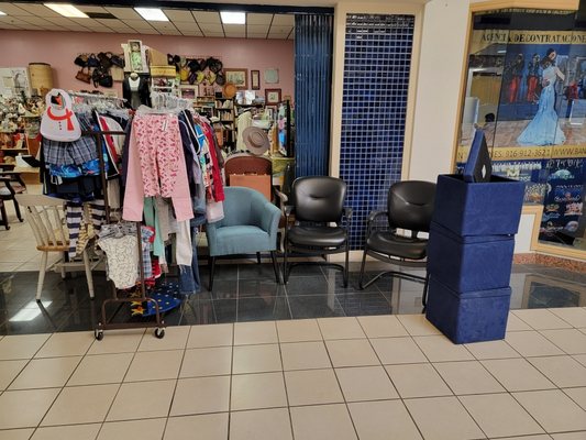 NIFTY THRIFTY THRIFT STORE - Updated October 2025 - 11 Photos - 120 ...