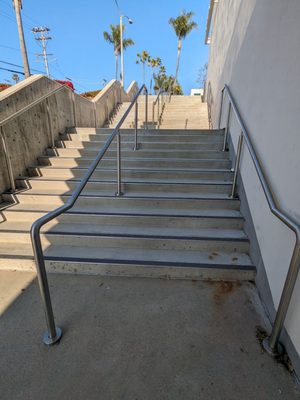 SIGNAL HILL LIBRARY - Updated October 2025 - 59 Photos & 29 Reviews ...