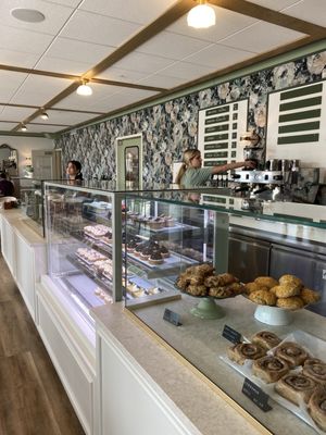 APRES PASTRY & BAKERY - Updated October 2025 - 71 Photos & 31 Reviews ...