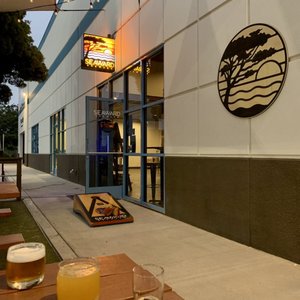 TOPA TOPA BREWING COMPANY - 268 Photos & 231 Reviews - 104 E Thompson ...