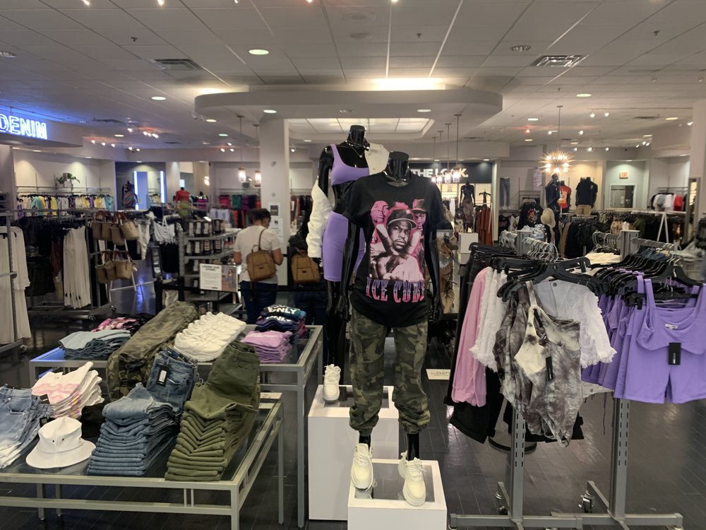 FASHION NOVA - Updated August 2024 - 135 Photos & 612 Reviews - 201 E ...