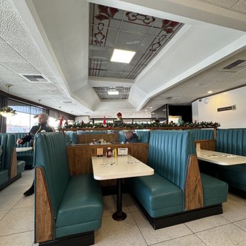 LANCERS RESTAURANT - Updated July 2024 - 586 Photos & 598 Reviews - 697 ...