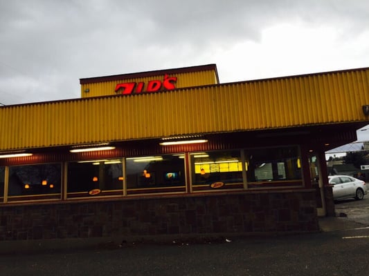 ZIPS DRIVE IN - Updated December 2025 - 14 Photos & 43 Reviews - 902 N ...