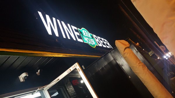 JERK HOUSE EATERY - 27 Photos & 33 Reviews - 25 University Blvd W ...