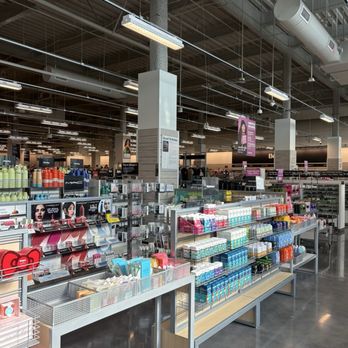 NORDSTROM RACK - Updated September 2025 - 116 Photos & 30 Reviews ...