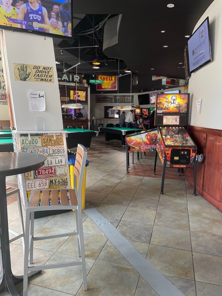 CARPOOL - 18 Photos & 10 Reviews - Sports Bars - 900 N Glebe Rd ...