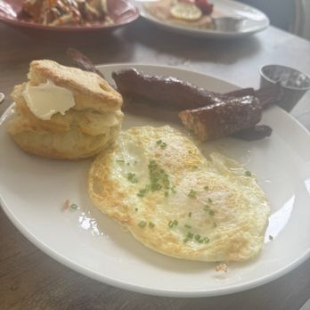 MAPLE AND CREAM RESTAURANT - Updated April 2025 - 812 Photos & 340 ...
