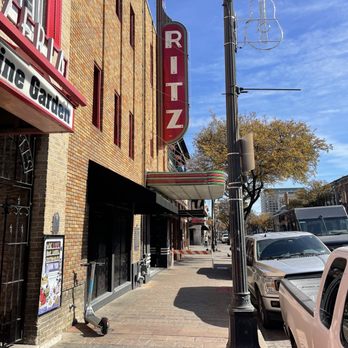 COMEDY MOTHERSHIP - 42 Photos & 74 Reviews - 320 E 6th St, Austin ...