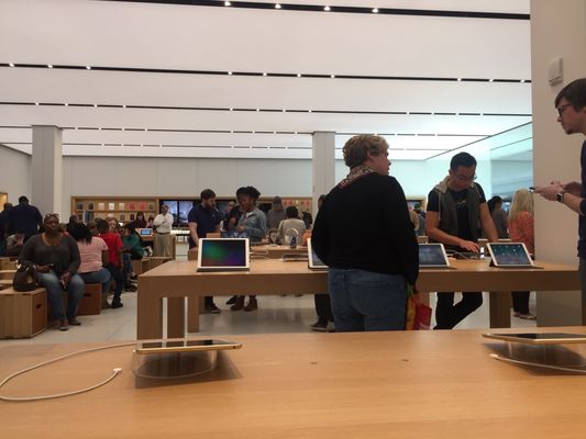 APPLE CRABTREE VALLEY MALL - 23 Photos & 148 Reviews - Computers - 4325 ...