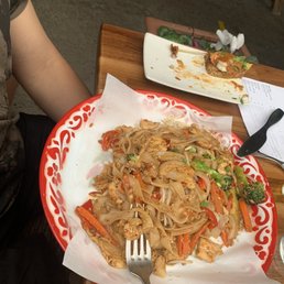 SEA THAI BISTRO - 423 Photos & 437 Reviews - Thai - 2350 Midway Dr ...