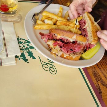 TWIN OAKS RESTAURANT - Updated October 2025 - 557 Photos & 591 Reviews ...