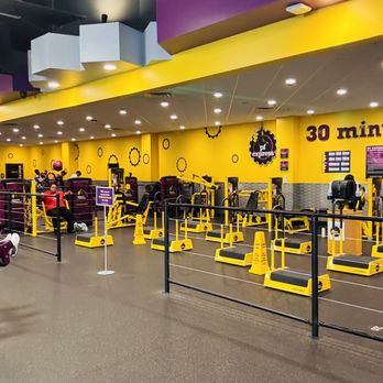 PLANET FITNESS - Updated April 2025 - 54 Photos & 126 Reviews - 4135 ...
