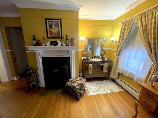 LILAC INN - Updated December 2025 - 44 Photos & 21 Reviews - 53 Park St ...