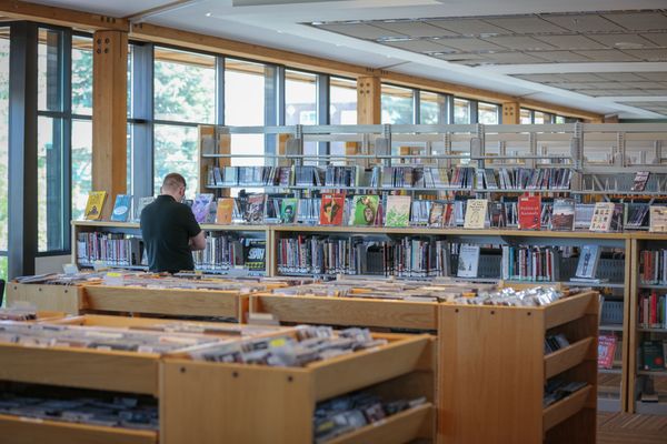 DOWNTOWN BEND LIBRARY - Updated December 2025 - 15 Photos & 11 Reviews ...