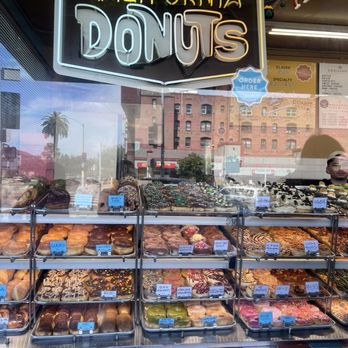 CALIFORNIA DONUTS - Updated July 2024 - 6269 Photos & 3094 Reviews ...