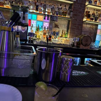 BETELGEUSE BETELGEUSE - MONTROSE - Updated May 2025 - 203 Photos & 73 Reviews - 4500 Montrose ...