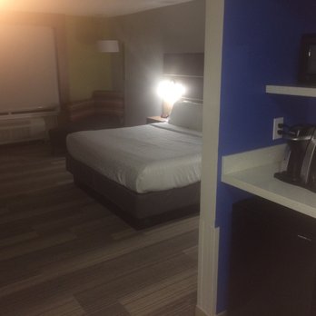 HOLIDAY INN EXPRESS & SUITES LEXINGTON DTWN AREA-KEENELAND - Updated ...