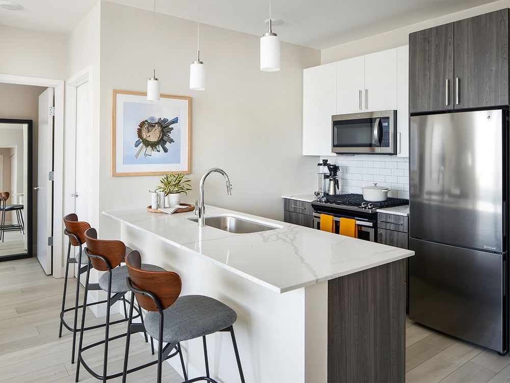 SENTRAL MICHIGAN AVENUE - 75 Photos & 23 Reviews - 808 S Michigan Ave ...