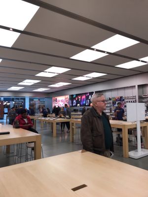 APPLE TOWSON TOWN CENTER - Updated September 2024 - 24 Photos & 202 ...