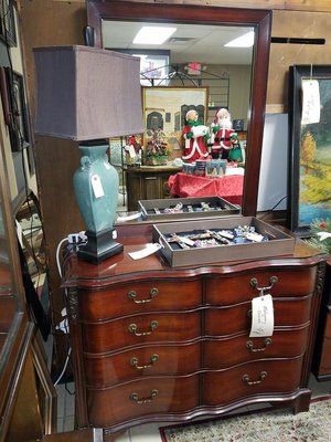 FURNITURE COTTAGE - Updated December 2025 - 10 Photos - 2345 Southern ...