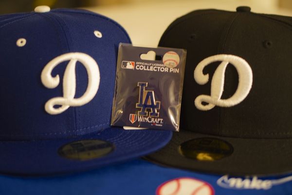 DODGERS CLUBHOUSE - 21 Photos - 1450 Ala Moana Blvd, Honolulu, Hawaii ...