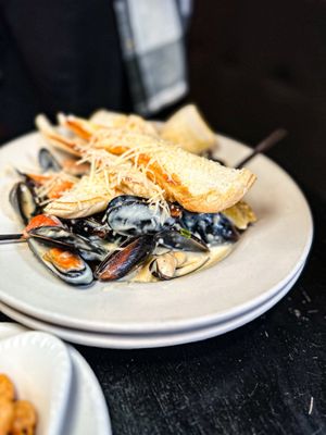 2520 TAVERN - Updated October 2025 - 350 Photos & 220 Reviews - 2520 ...