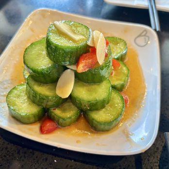 THUMBLING - Updated July 2025 - 4011 Photos & 1926 Reviews - 228 S ...