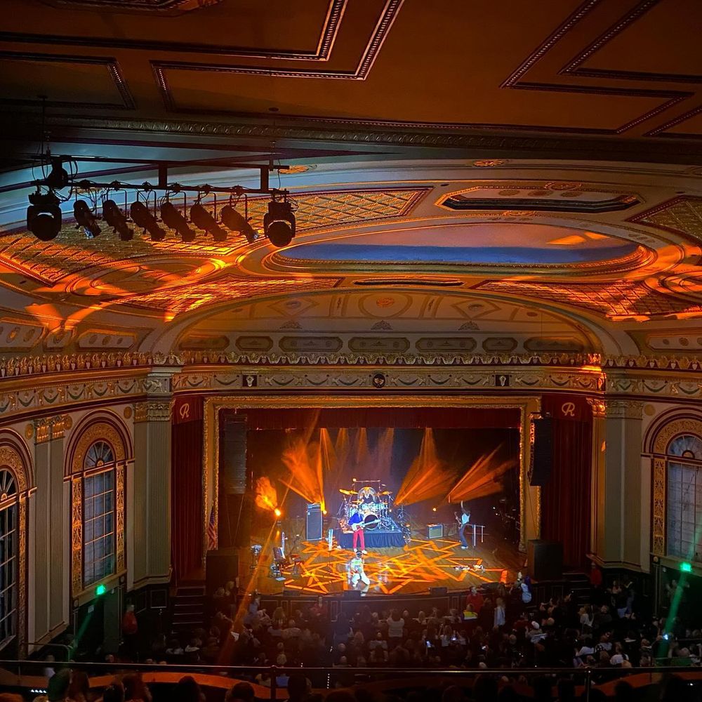 ROBINS THEATRE - Updated May 2024 - 29 Photos - 160 E Market St, Warren ...