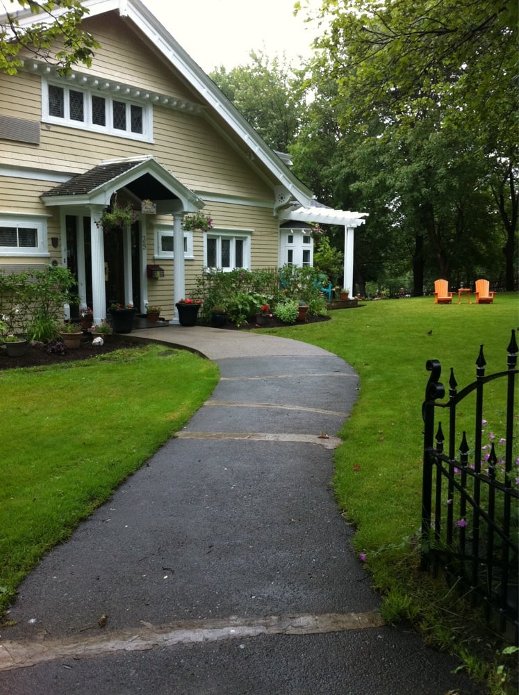 LEASIDE MANOR SUITES & APARTMENTS - Updated April 2025 - 39 Topsail ...