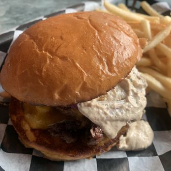 BURGER DIVE - Updated July 2024 - 150 Photos & 100 Reviews - 731 ...
