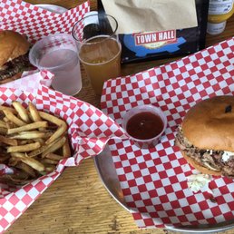 TOWN HALL BURGER & BEER - DURHAM - Updated May 2025 - 520 Photos & 569 ...