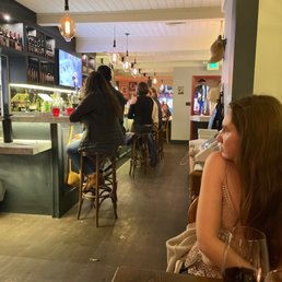 ROYAL HEN - Updated December 2025 - 354 Photos & 372 Reviews - 311 ...