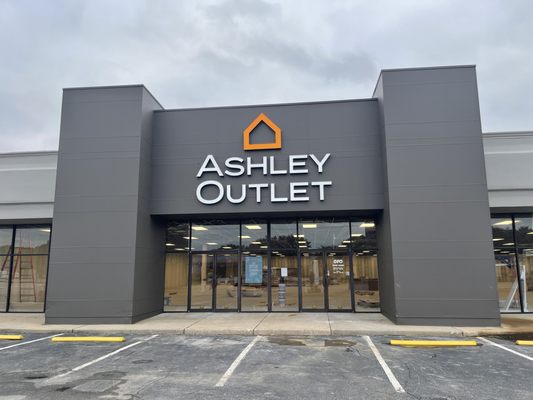 ASHLEY OUTLET - Updated October 2025 - 12 Photos - 5129 Virginia Beach ...