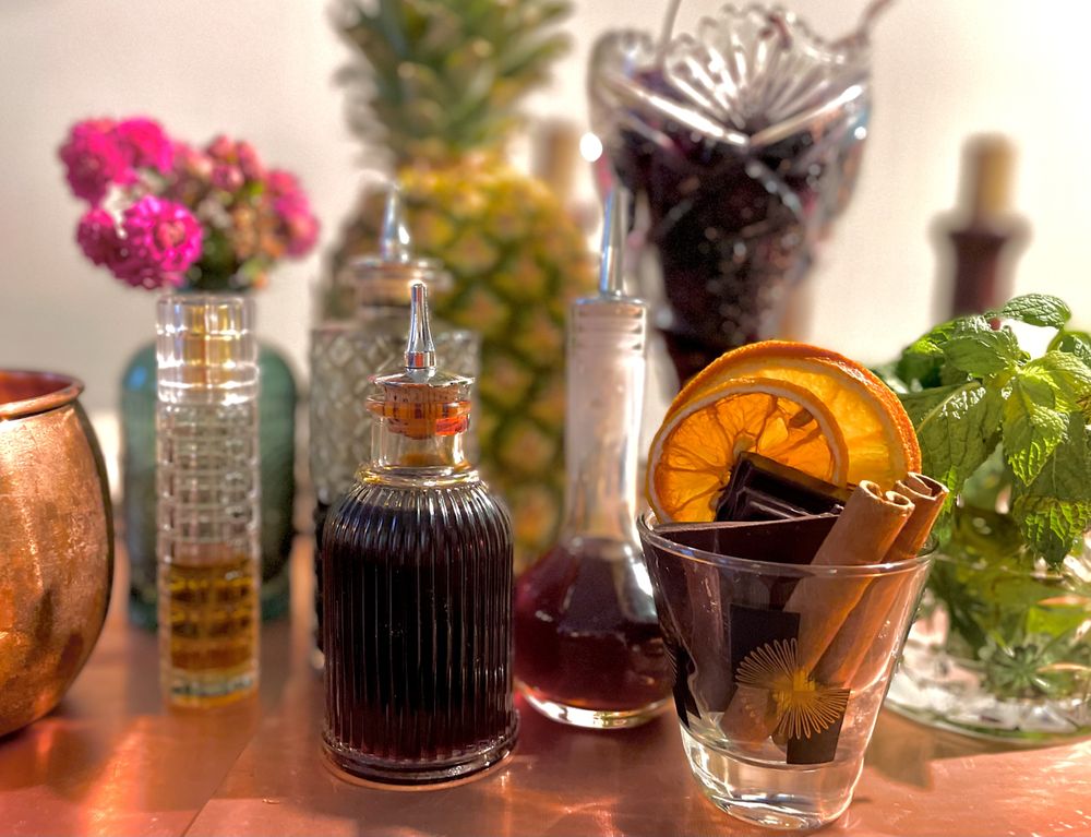 THE RAVEN SEATTLE - Updated September 2025 - 29 Photos & 15 Reviews ...