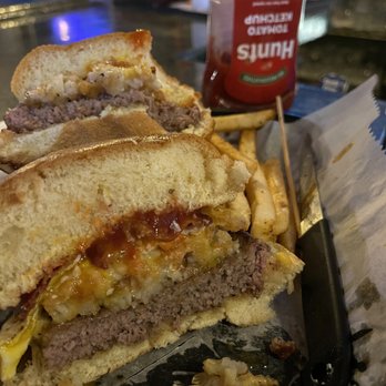 HYDRANT PUB & GRUB - Updated January 2026 - 12 Photos - 786 Front St ...