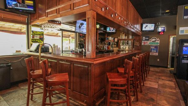 GILL STREET SPORTS BAR AND RESTAURANT - Updated May 2026 - 24 Photos ...