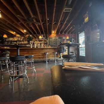 LINDA’S TAVERN - Updated April 2025 - 228 Photos & 663 Reviews - 707 E ...
