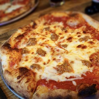 LUCILLE - Updated June 2024 - 777 Photos & 574 Reviews - 101 King St ...